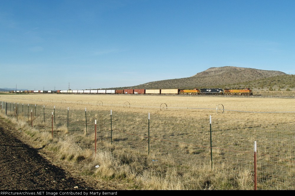 BNSF 4960 SB on the Oregon Trunk Near Sunset